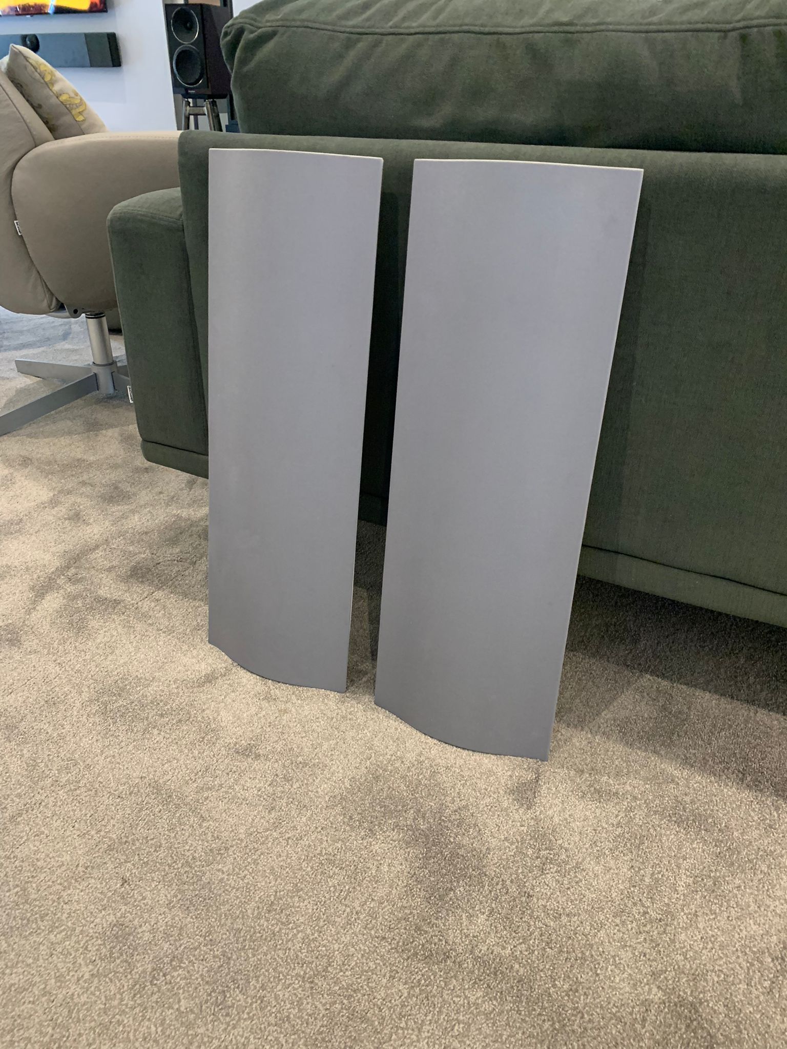 Bang & Olufsen Beolab 12.1 speakers with wall brackets - BOLLOstore