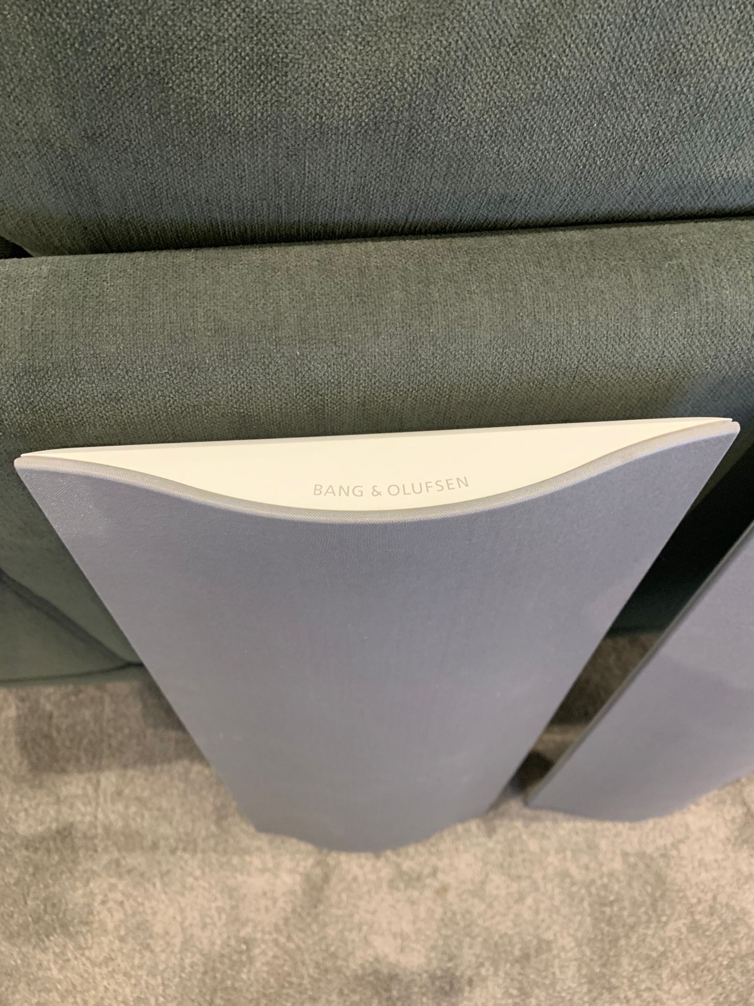 Bang & Olufsen Beolab 12.1 speakers with wall brackets - BOLLOstore